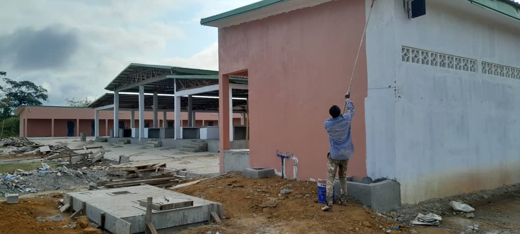Bitam| un marché en plein cœur de l’aéroport fait débat - Pyramid ...