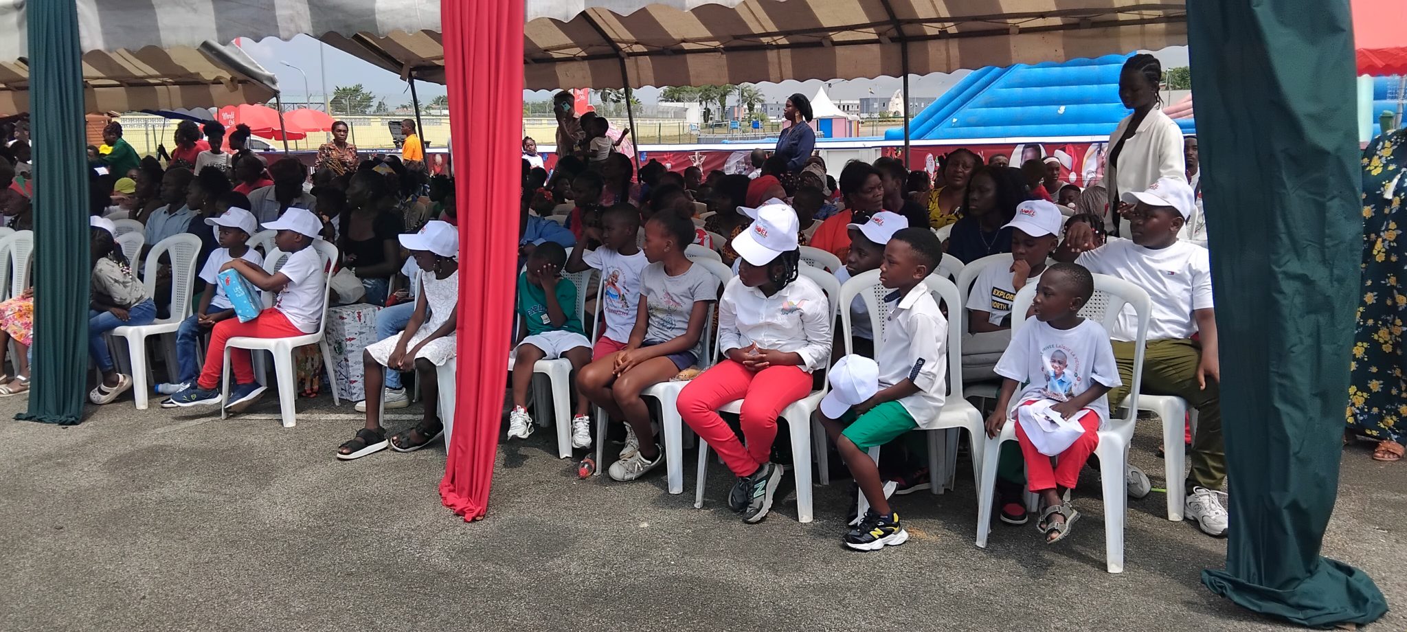 Noel Ensemble’’ : à Akanda, le couple présidentiel donne du sourire ...